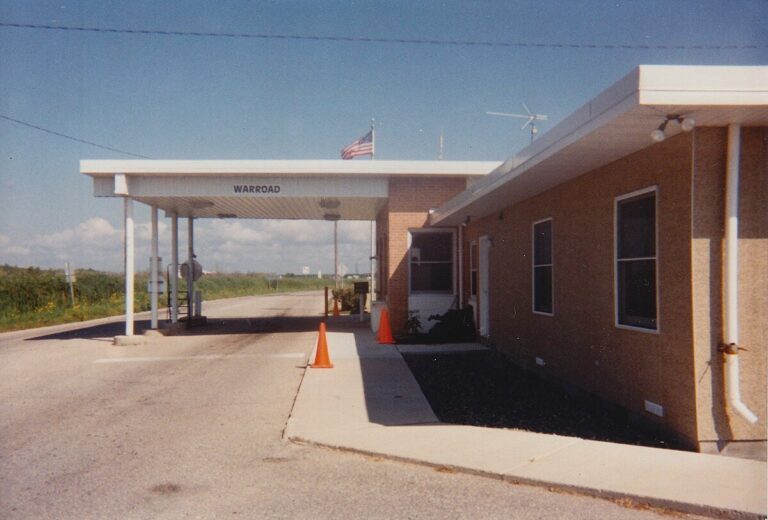 Does Wisconsin Border Canada? - A Bus On a Dusty Road