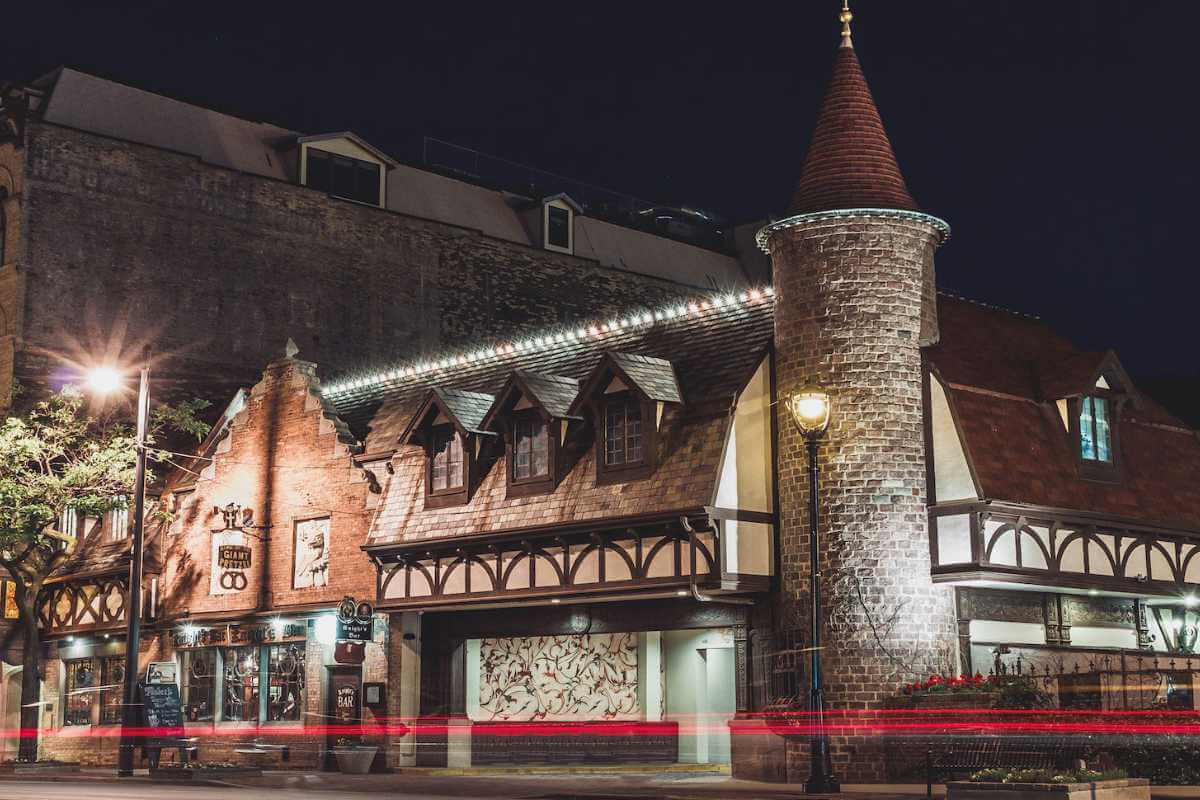 10 Must Eat Places In Milwaukee, Wisconsin - An Insiders Guide - A Bus ...