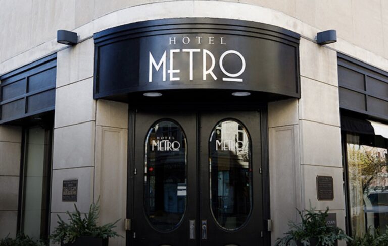 5 Top Luxury Hotels In Downtown Milwaukee, Wisconsin - A Bus On a Dusty ...