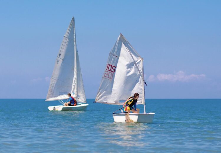 Sailing Only With Mainsail Or Jib, When To Sail With Each - A Bus On a ...